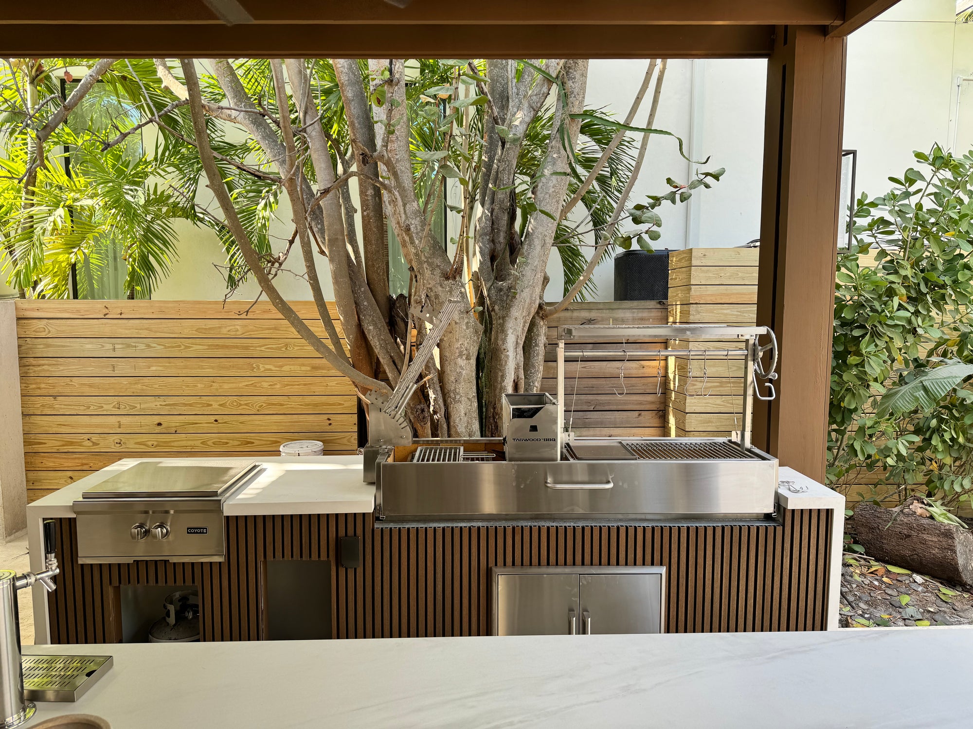 Tagwood BBQ08SS Santa Maria Grill | Gaucho Firebox & 865 sq. in. Cooking