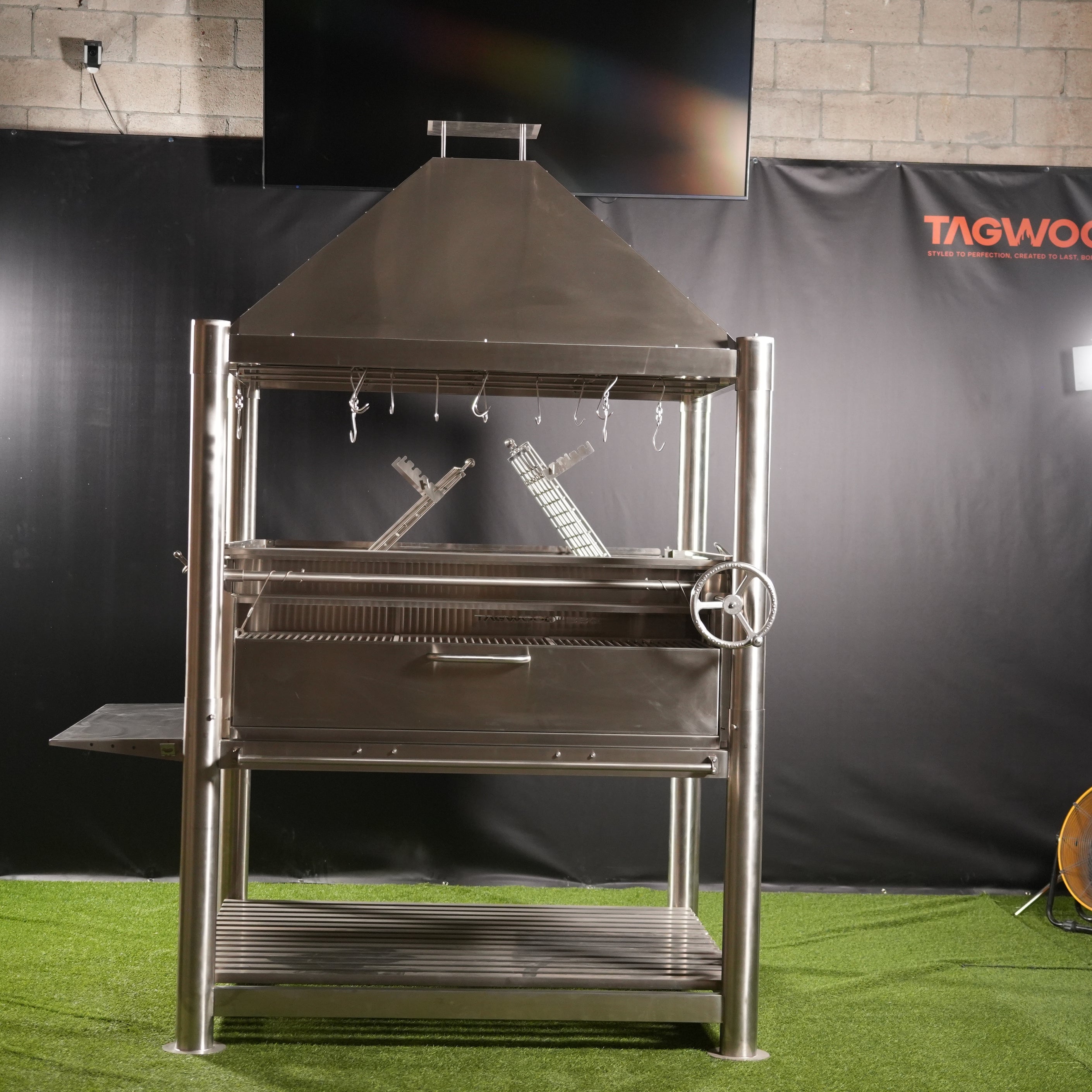 Tagwood BBQ22SS: 5-Surface Grill with Firebrick Base – TAGWOOD BBQ